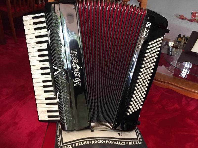 Acordeon Digital MusicTech 120 Made Italy Novo 7,5 kg = R$ 20.000,00 ...