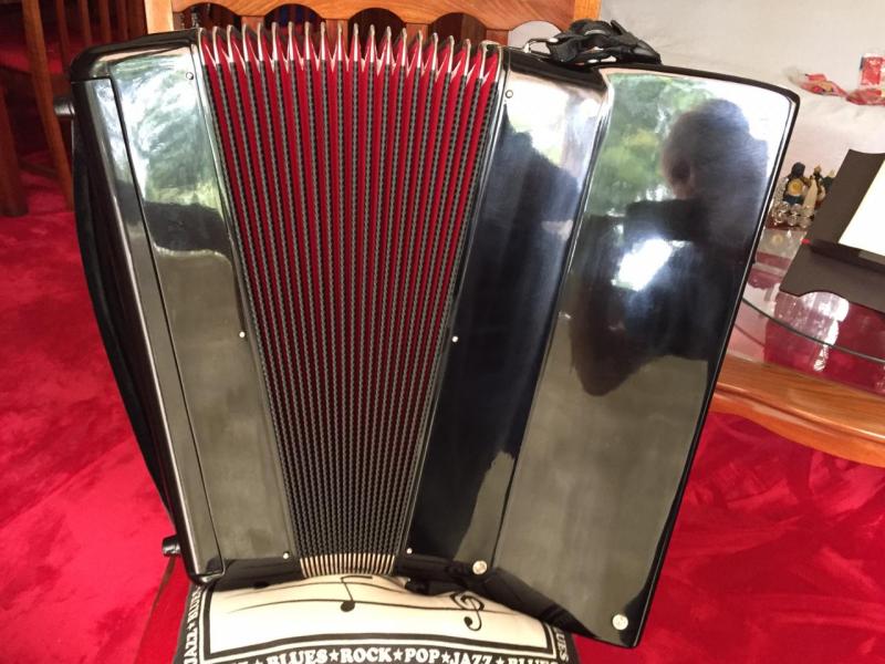 Acordeon Digital MusicTech 120 Made Italy Novo 7,5 kg = R$ 20.000,00 ...