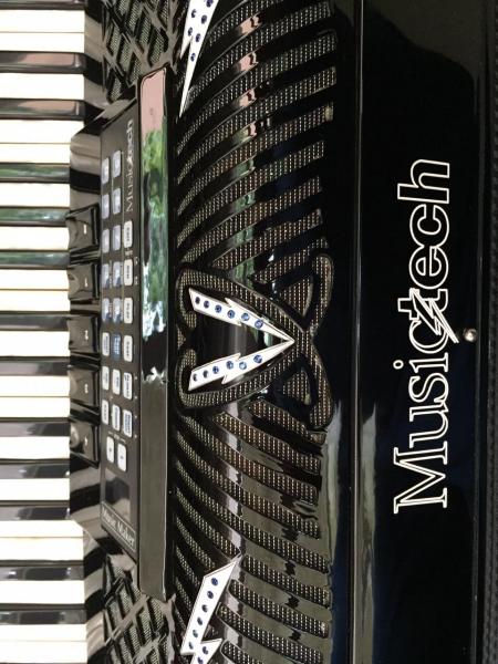 Acordeon Digital MusicTech 120 Made Italy Novo 7,5 kg = R$ 20.000,00 ...