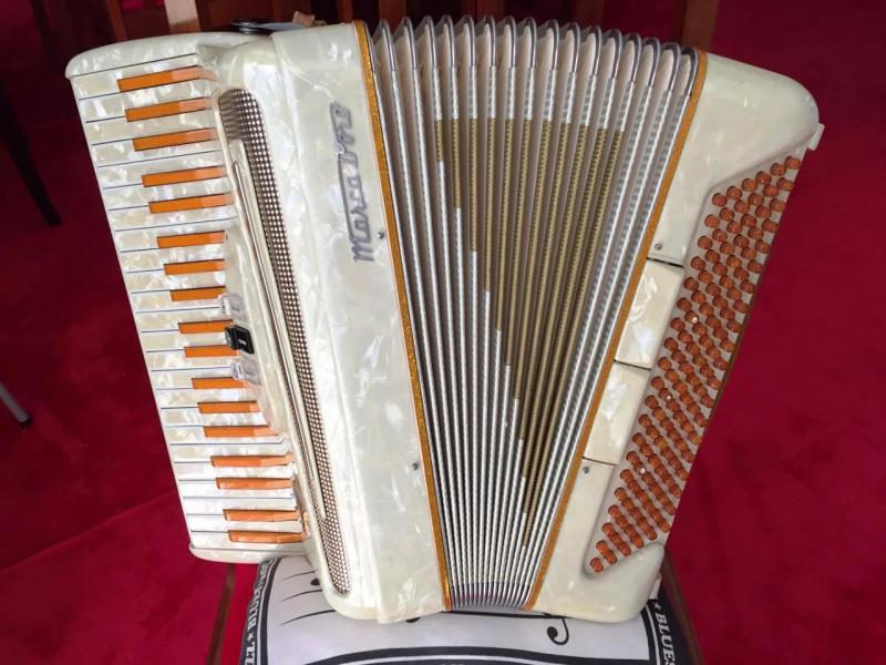 Acordeon Marca D`oro 120 LM 3x2 Giulietti Branco dOro 7,8 kg = R$ 5.000 ...