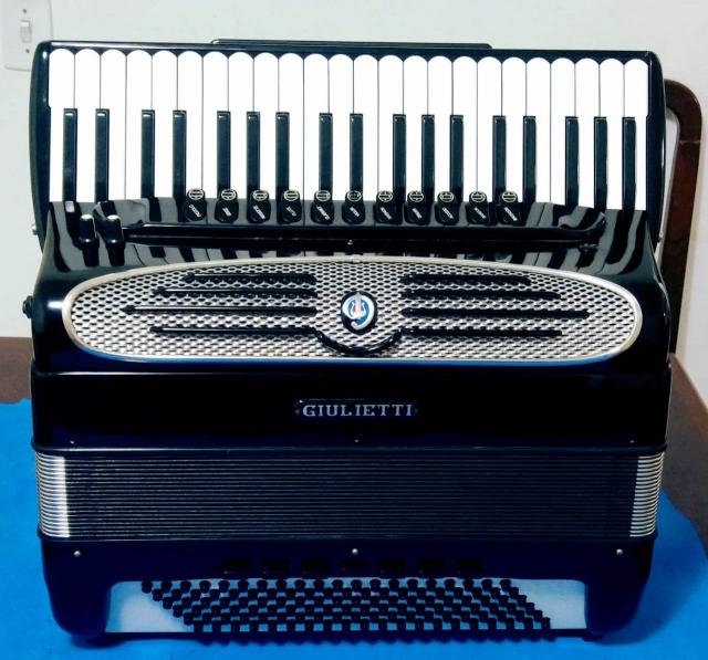 Acordeon Giulietti 120 Classic 127 Duplo Cassoto Preto = R$ 25.000,00 ...