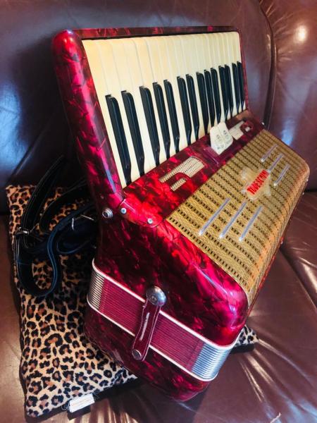 Acordeon TODESCHINI 48 de 2 Registros 60 Vermelho dOuro 7,2 kg = R$ 5. ...
