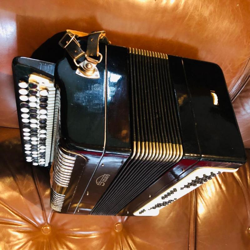 Acordeon Cromático ETUDE 100x55 Bayan Russian B Griff 3ª Voz Preto = R ...