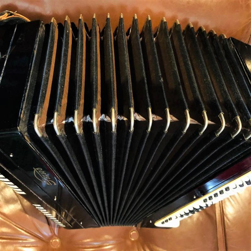 Acordeon Cromático ETUDE 100x55 Bayan Russian B Griff 3ª Voz Preto = R ...