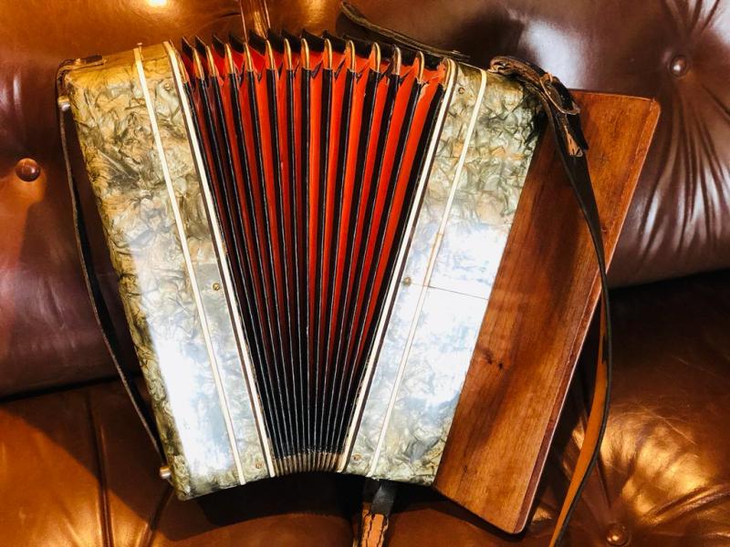 Gaita Ponto Todeschini 8 Eb/Ab Tio Bilia 2/4 Cinza Perolada 53 = R$ 4. ...