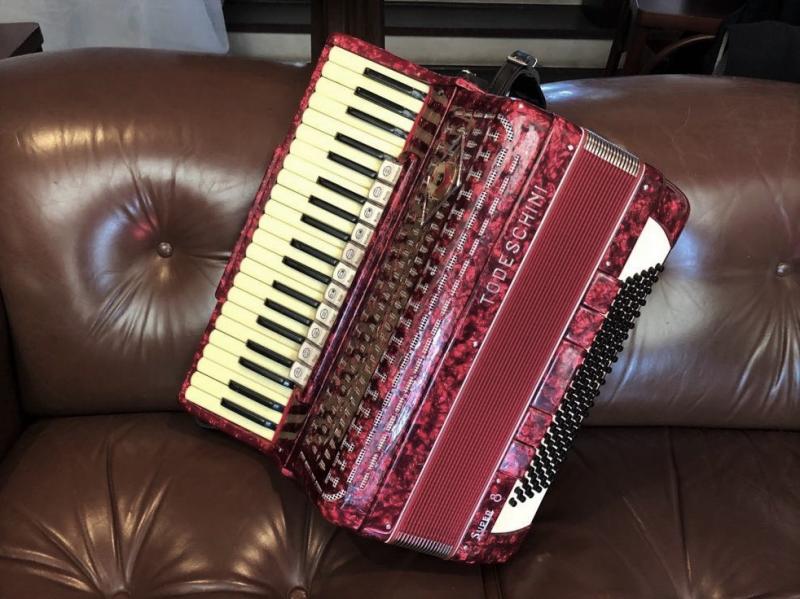 Acordeon TODESCHINI Super 8 Modelo Especial 11+1x5 Vermelho Perolado ...